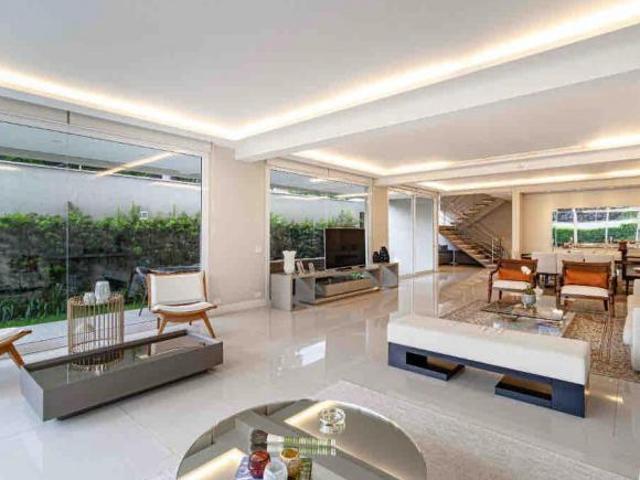 Imperdível casa para venda em Planalto Paulista com 4 quartos, sendo 4 suítes, 304m²