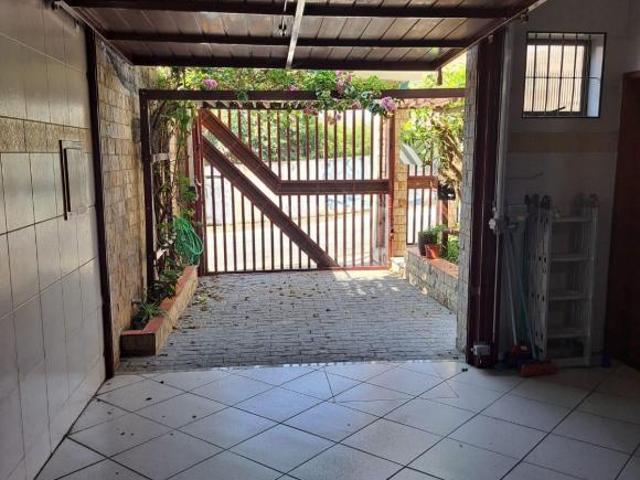 Versátil casa para venda em Jardim São Paulo Zona Norte com 4 quartos, sendo 2 suítes, 250m² rema