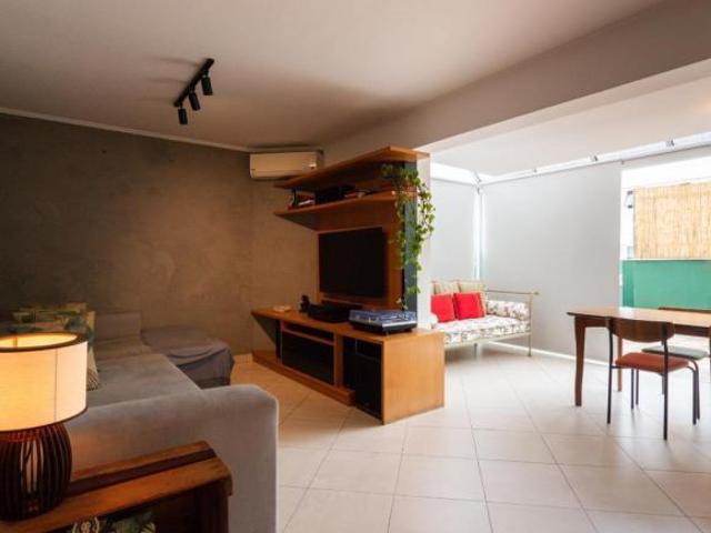 Sensacional duplex para venda em Pinheiros com 2 quartos, sendo 2 suítes, 110m²