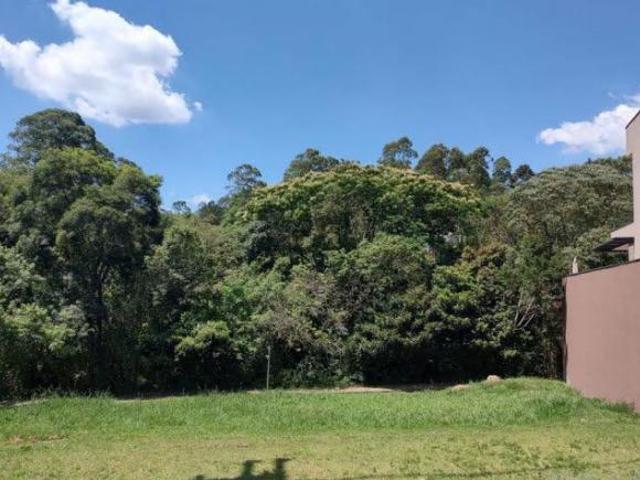 Elegante lote em condomínio para venda em Aldeia da Serra, 400m²