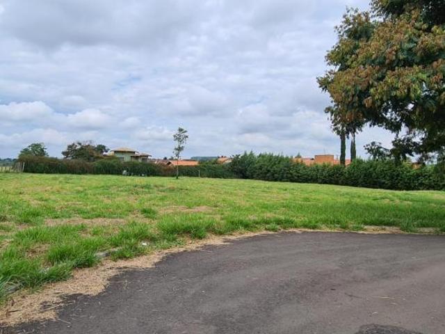 Espetacular lote em condomínio para venda em Terras de Itaici, 1,660m²