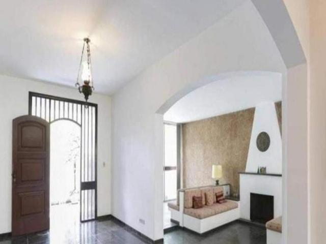 Imperdível Residência de Luxo na Vila Madalena: 4 Quartos, 2 Suítes, 5 Banheiros, 5 Vagas, 387m² S