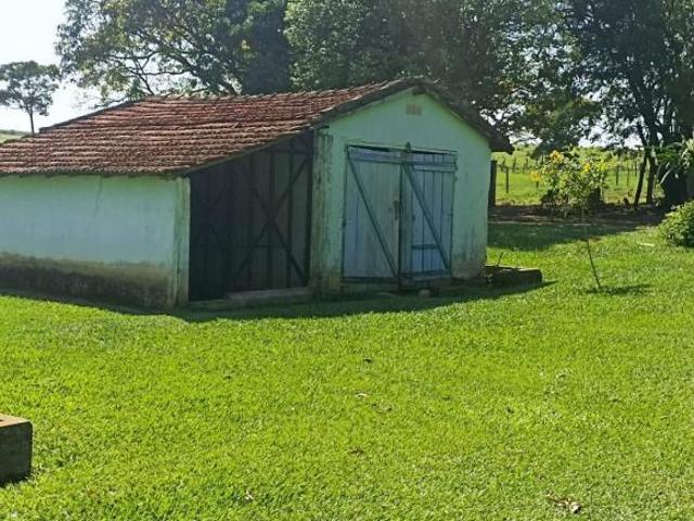 Imperdível: Sitio à venda em Tatuí SP com 2 quartos, 2 salas, 1 banheiro, 3 vagas de garagem e 48.40