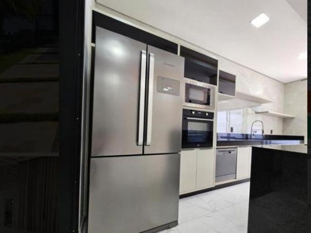 IMPERDIVEL, Sobrado Com Ótima Localização e em Perfeito Estado, com 03 Dorms, 03 vagas e suíte