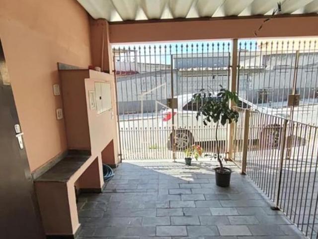Imperdível sobrado com edícula, 3 quartos, 2 salas, 2 banheiros e 2 vagas de garagem em Santo André