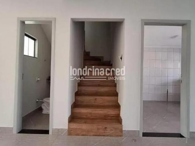 Imperdível! Sobrado à Venda 123m² 3 Quartos Frente para Praça Localização Privilegiada Próxima a