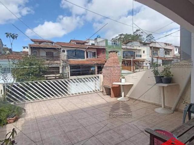 Imperdível! Sobrado à venda em Santo André SP, bairro Parque Gerassi. 4 quartos, 1 suíte, 3 banheiro