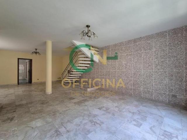 Imperdível Sobrado à Venda no Gonzaga, Santos SP: 3 Quartos, 1 Suíte, 1 Sala, 4 Banheiros, 2 Vagas d