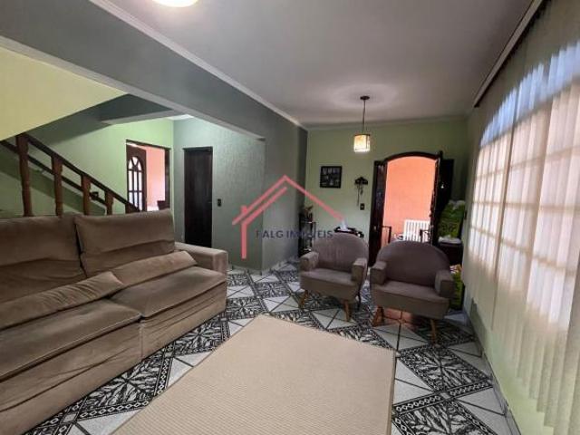 Imperdível Sobrado no Jardim Roberto: 3 quartos, 1 suíte, 215m² Financiamento Ok!