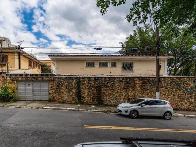 Atraente sobrado para venda em Vila Firmiano Pinto com 3 quartos, sendo 1 suíte, 240m²