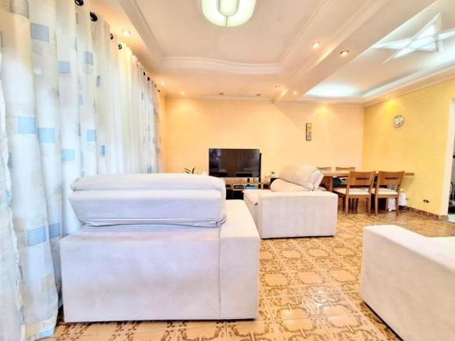 Funcional sobrado para venda em Jardim Cecy com 2 quartos, 210m²