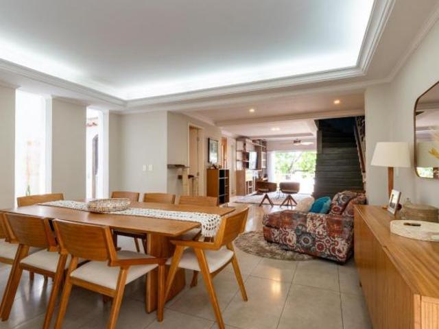 Espetacular sobrado para venda em Rolinópolis com 4 quartos, sendo 2 suítes, 225m²