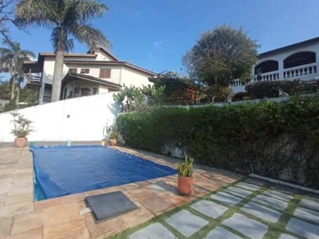 Imperdível!Vende se casa com 4 dormitórios no Condomínio Alpes da Cantareira com