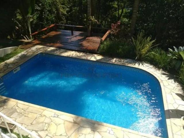 Imperdível!Vende se casa em condomínio com 3 dormitórios,piscina !