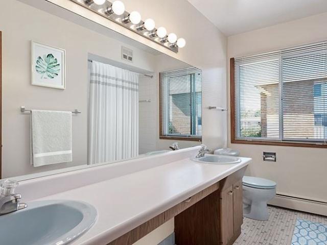 Imperial Tower Apartments 2 Bedroom Apartment for Rent at 805 Baldwin Ave, Waukegan, IL 60085