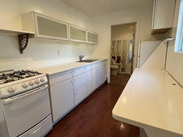 Imperial Villa Balboa Studio Apartment for Rent at 7412 Balboa Boulevard, Los Angeles, CA 91406 Lake Balboa