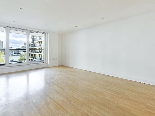 Imperial Wharf, London, SW6 2 bed flat to rent £3,300 pcm £762 pw