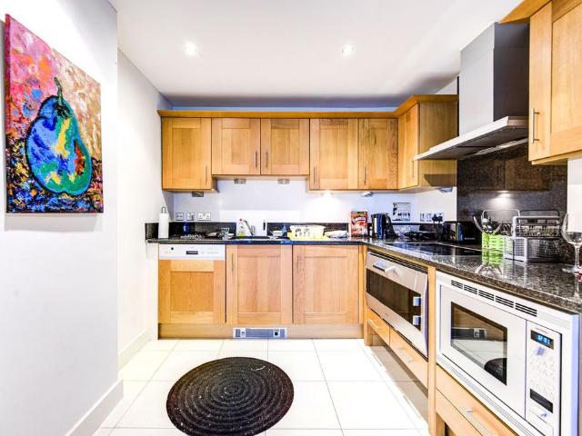 Imperial Wharf, London, SW6 2 bed flat to rent £3,467 pcm £800 pw