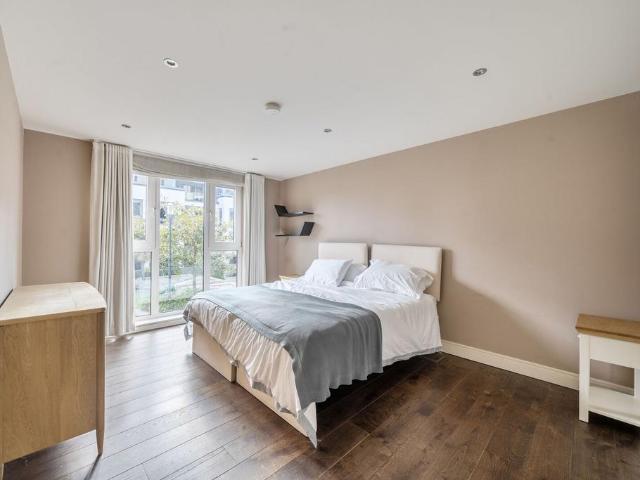 Imperial Wharf, London, SW6 3 bed flat to rent £8,775 pcm £2,025 pw
