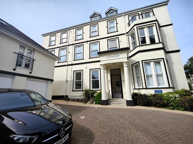 Imperial Court, Falmouth TR11, 2 bed flat to rent, £1,400 pcm | PrimeLocation