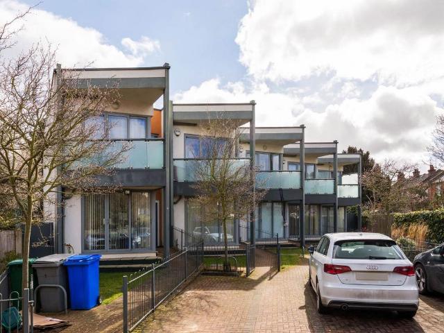 Imperial Close, Willesden, London 4 bed house to rent £3,250 pcm £750 pw