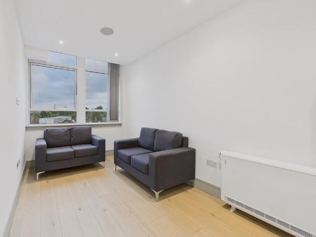 Imperial Drive, Harrow HA2, 2 bed flat to rent, £1,800 pcm | PrimeLocation