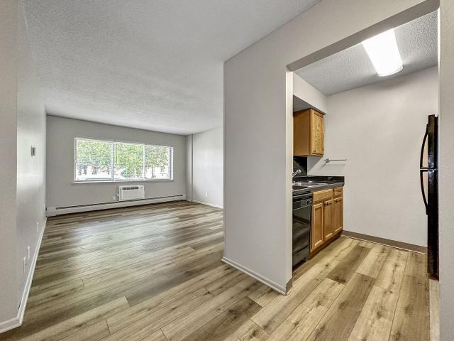 Imperial Grand Prix 2 Bedroom Apartment for Rent at 3407 Grand Ave, Des Moines, IA 50312 North of Grand