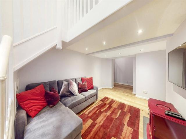 Imperial Hall, EC1V 1 bed apartment to rent £2,300 pcm £531 pw