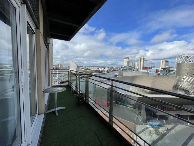 Imperial Point, The Quays, Salford. 2 bed apartment to rent £1,650 pcm £381 pw