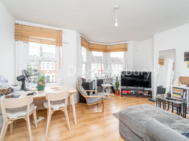 Imperial Road, Bounds Green, London 2 bed apartment to rent £1,950 pcm £450 pw