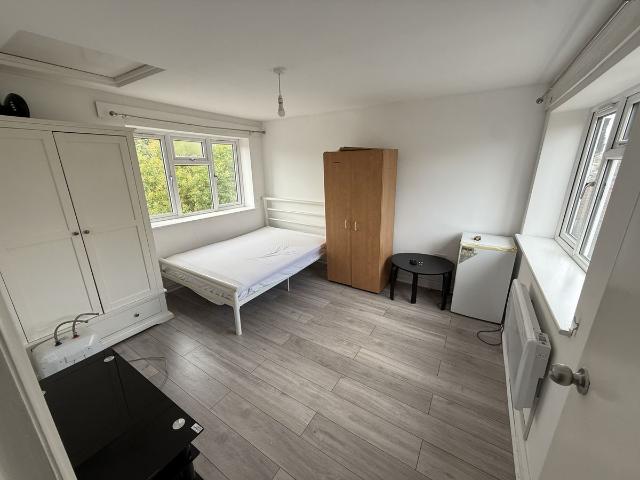Imperial Road, Feltham, Middlesex TW14, 1 bed flat to rent, £1,400 pcm | PrimeLocation
