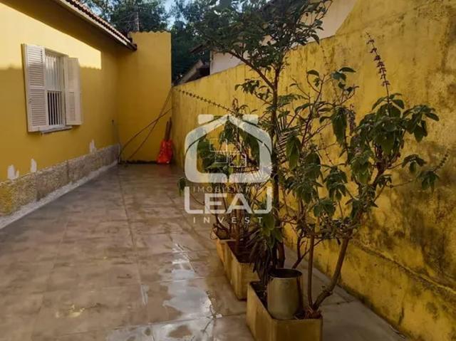 Imponente Casa Térrea à Venda no Morumbi, 291m², 3 Dormitórios, 2 Vagas, Amplo Quintal, R$ 850.000