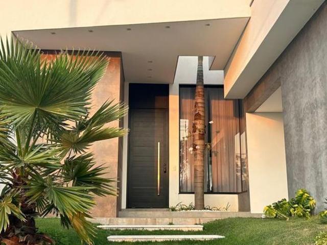 Imponente Casa Térrea no Condomínio Fazenda Kurumin ? 4 Suítes, Piscina com Hidro e Espaço Gourmet