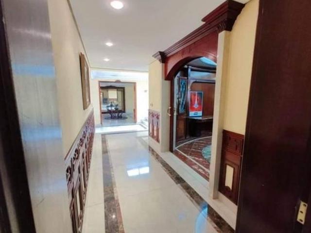 Imponente Casa à Venda em Tamboré 5 Suítes, Piscina, Academia e Infraestrutura Completa