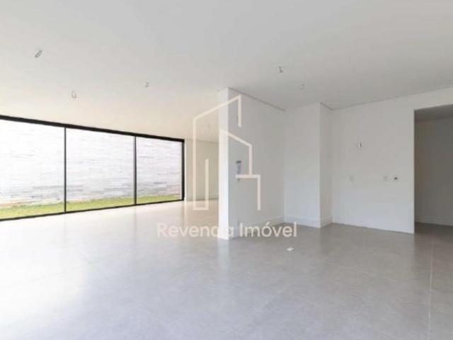 Imponente casa de 5 suítes no Brooklin, São Paulo 869,19m², 5 vagas de garagem!
