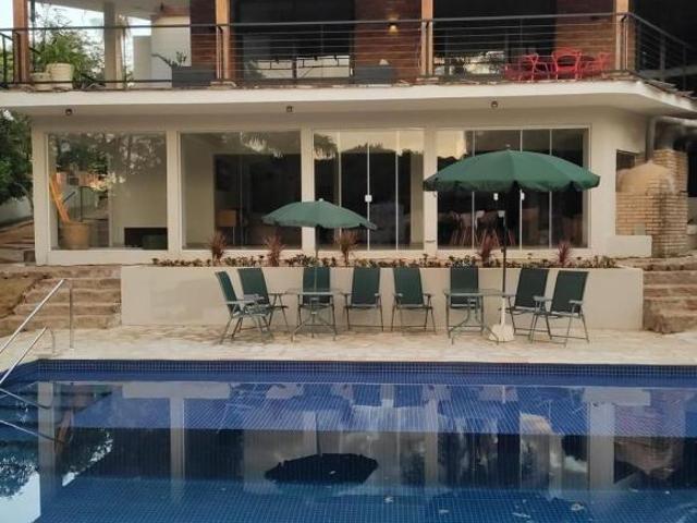 Imponente Casa de Condomínio à Venda em Boituva SP, no Condomínio Rancho dos Arcos: 6 Quartos, 2 Suí