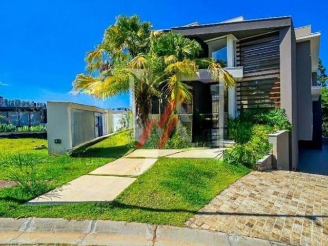 Imponente casa de luxo em condomínio, 4 quartos, 4 suítes, 3 salas, 6 banheiros, 10 vagas em Tamboré