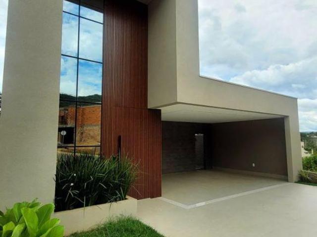 Imponente casa no Condomínio Diamond. 4 quartos. Bairro Ibituruna. 250 m² de área construída