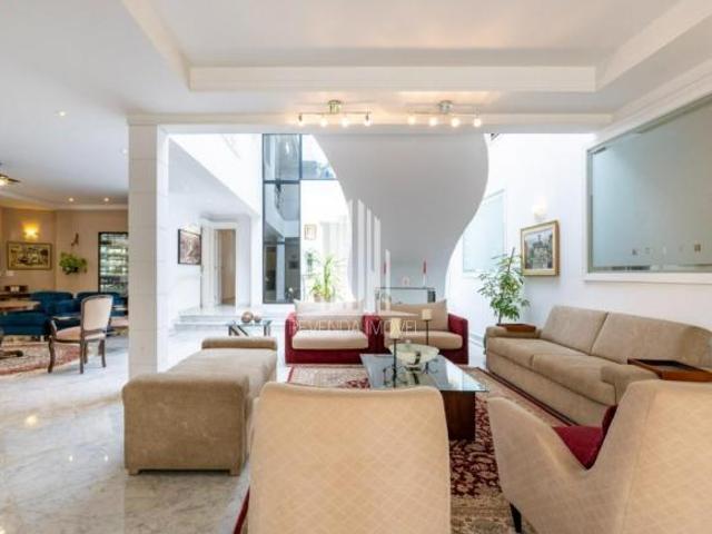 Imponente mansão de 5 suítes com 953m² e 8 vagas na Chácara Monte Alegre, São Paulo SP!