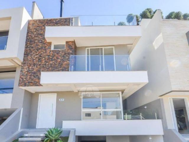 Imponente Sobrado triplex no Santa Cândida