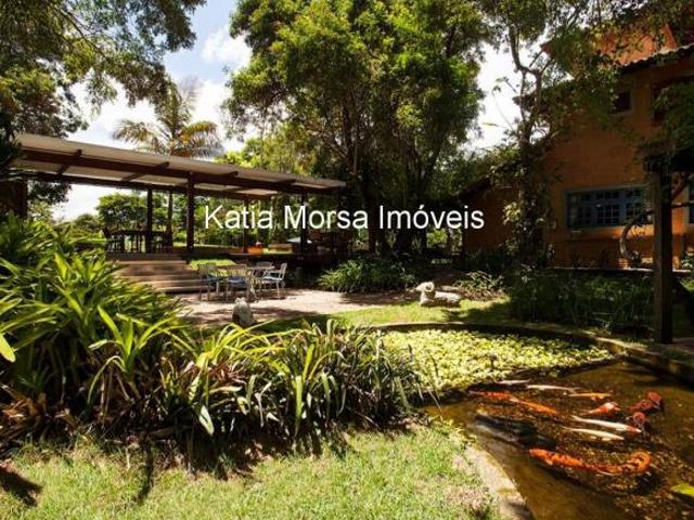 Imponente residência de alto padrão com 4 suítes e 14 vagas no Bosque Capuava, Embu das Artes SP
