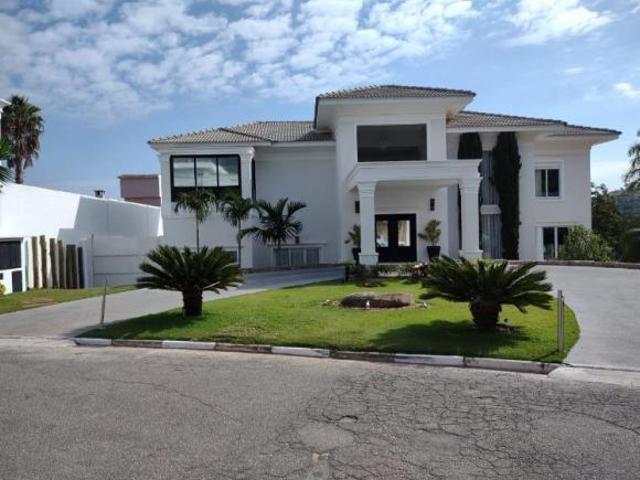 Imponente Residência de Luxo no Condomínio Flamboyant em Atibaia SP: 5 Quartos, 5 Suítes, 3 Salas, 7