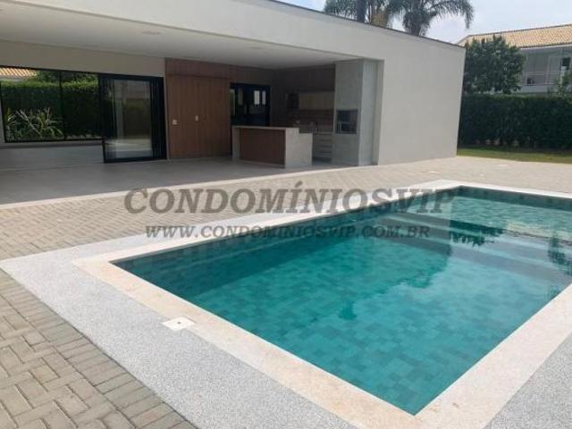 Imponente residência de luxo no condomínio Lago Azul em Araçoiaba da Serra SP: 4 quartos, 4 suítes