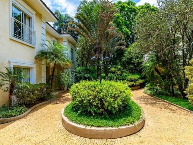 Imponente Residência de Luxo à Venda em São Paulo SP, no Jardim Petrópolis: 4 Qu