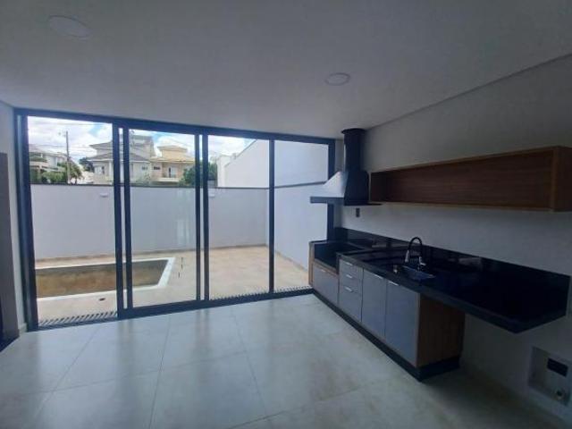 Impressionante casa térrea de 400m² com 5 dormitórios no Terras de São Lucas