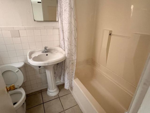 In the Heart of Montrose 1 Bedroom Apartment for Rent at 820 W Alabama St, Houston, TX 77006 Neartown Montrose