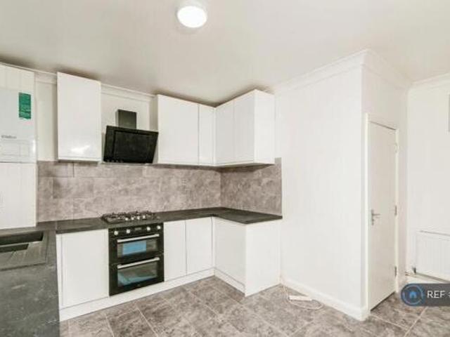 In The Heart Of Town Centre, Reading, 1 Bedroom House