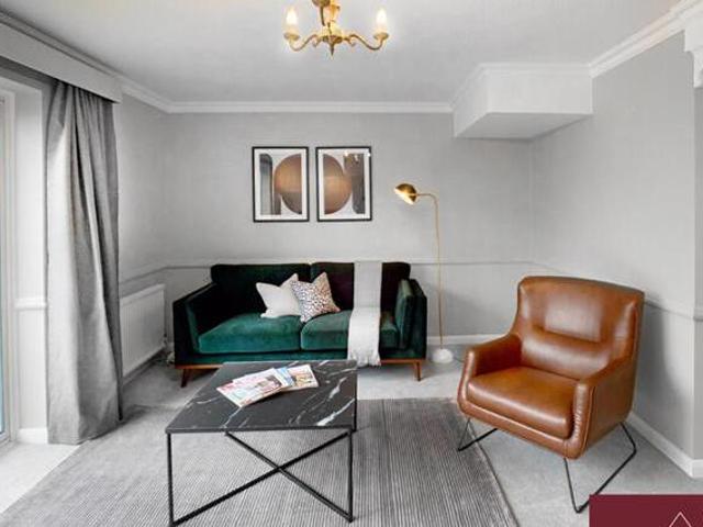 In The Ray, Berkshire, 3 Bedroom Terraced