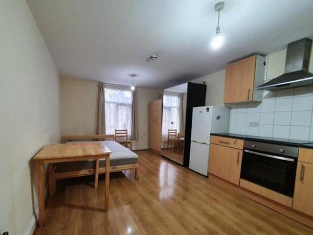 Inman Road, London, Studio Flat For