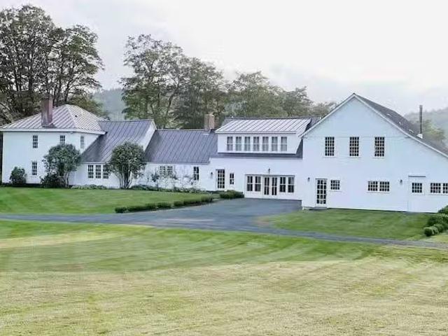 Inn for Sale: Stone Hill